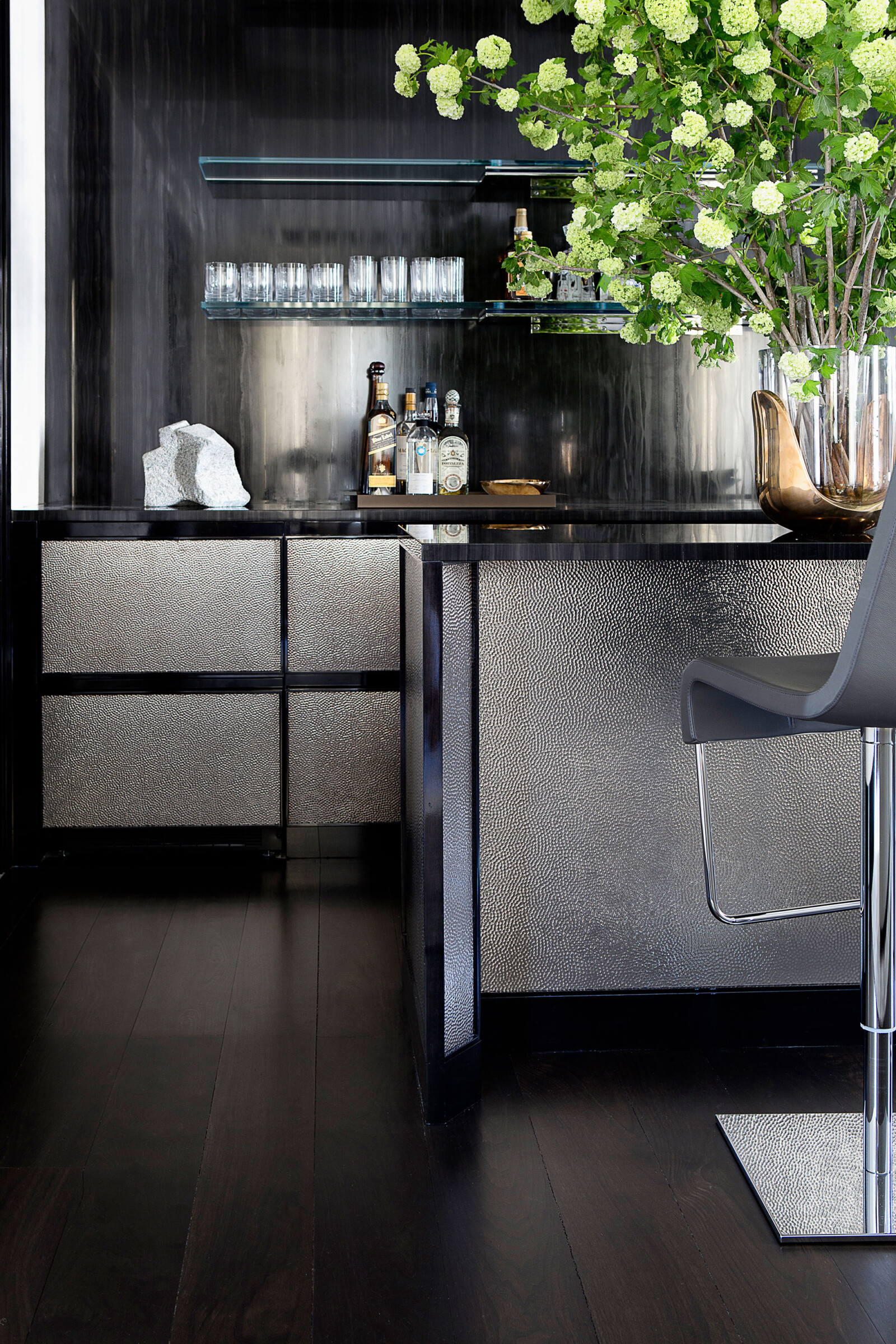 6 Custom Home Bar Designs to Entertain Your Guests - Pembrooke & Ives